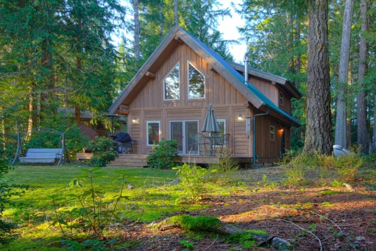 Why You Should Enjoy a Secluded Cabin Getaway This Season